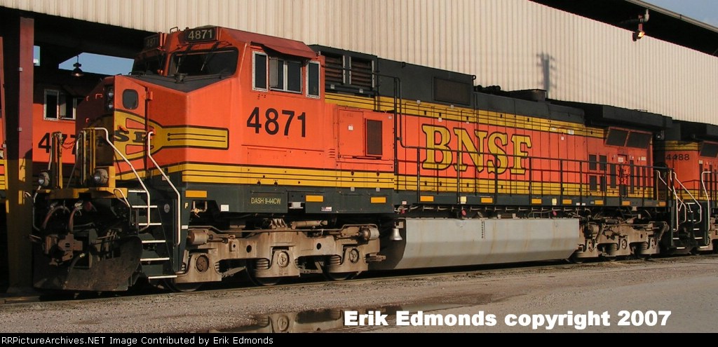 BNSF 4871